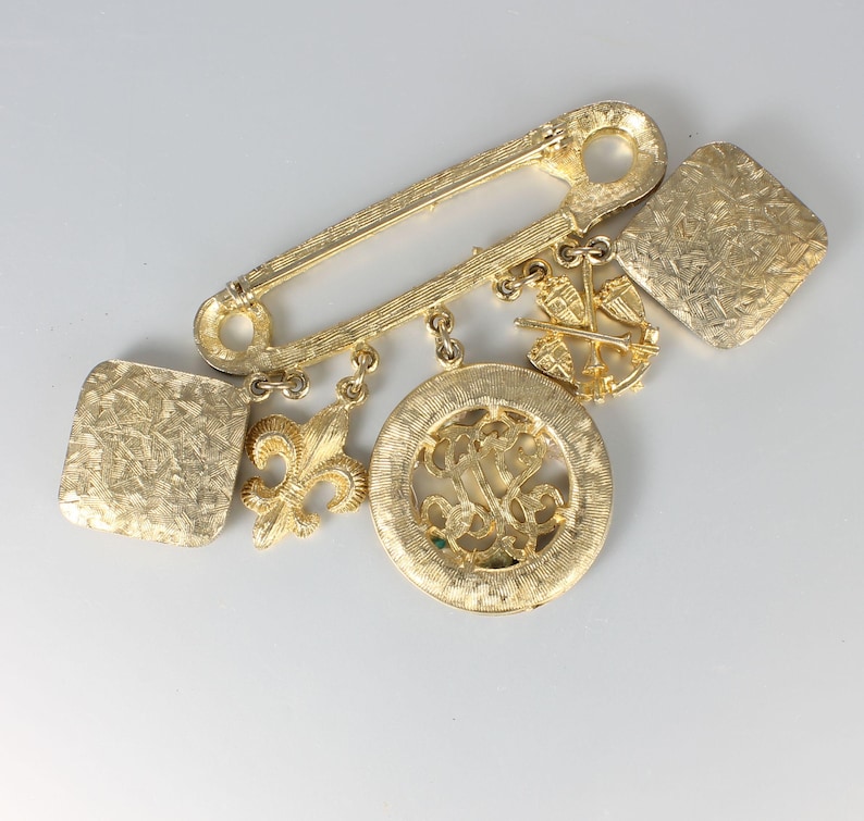 Renaissance Crest Fleur De Lis Chatelaine Brooch Heraldic Crest 1960s ...