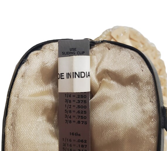 1960s Cream Flat and Seed Bead Coin Purse, Money Purse - Gem