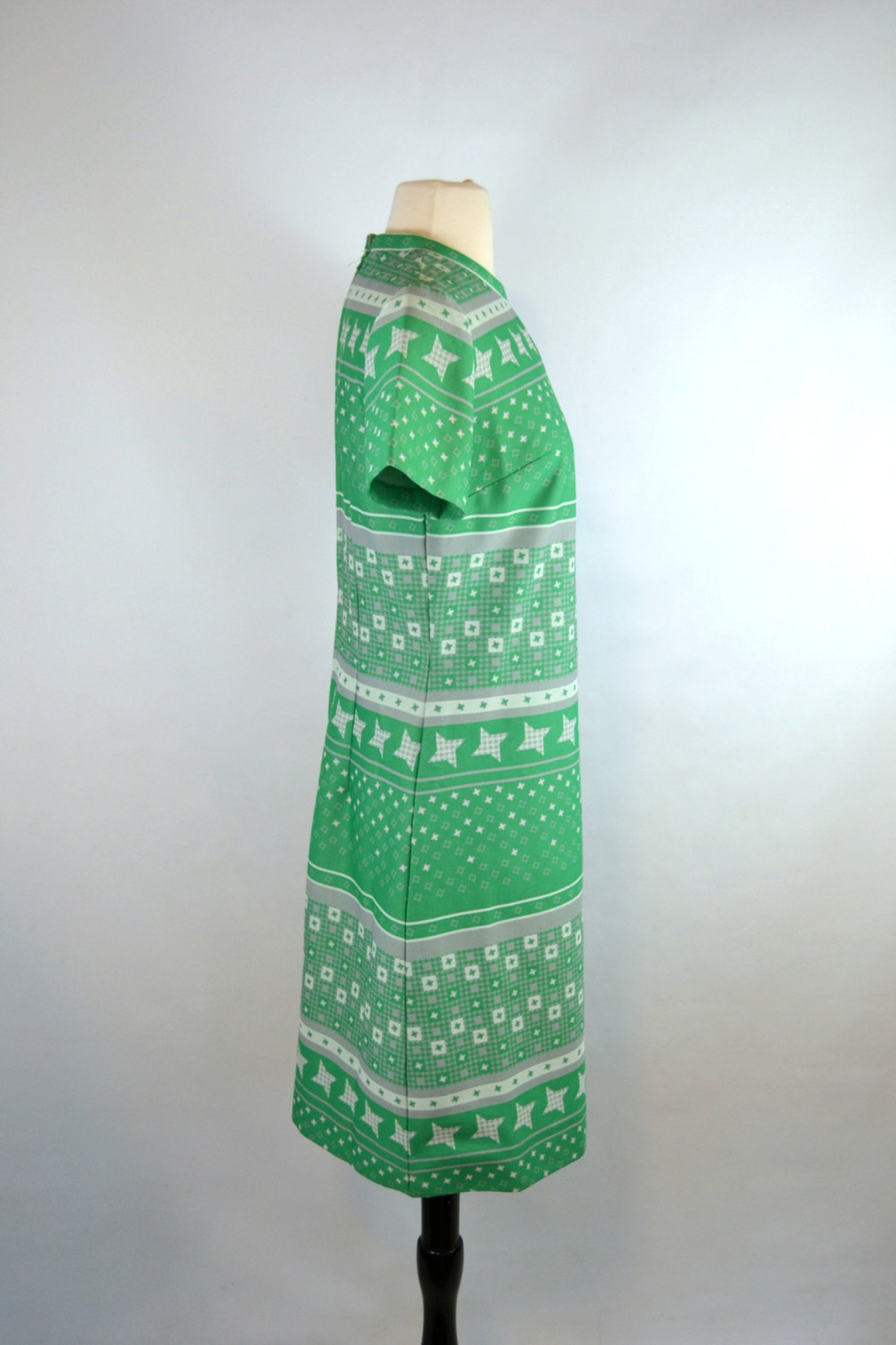 1960s MOD Green Star Pattern Dress by Lady Carol Key Hole | Etsy