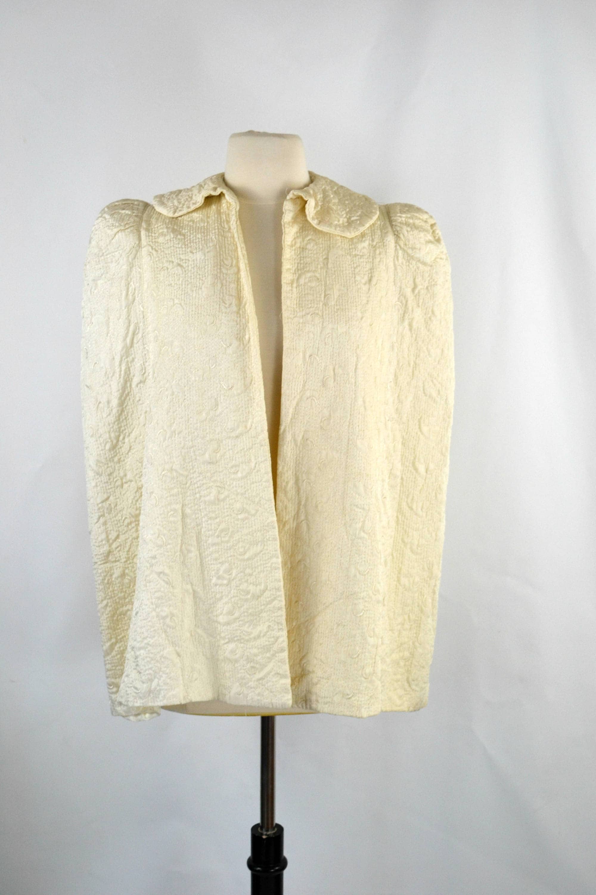 1940s Ivory Quilted Satin Cape or Bed Jacket, Paisley Quilted Pattern ...