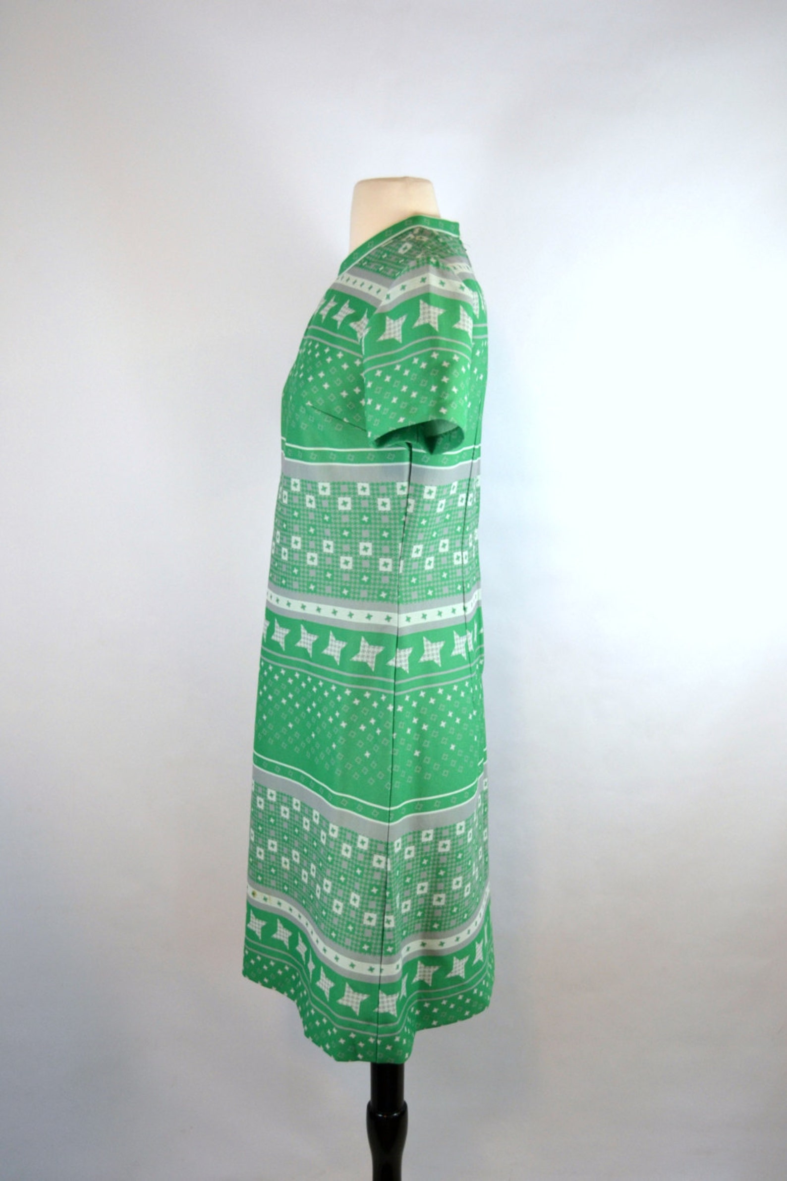 1960s MOD Green Star Pattern Dress by Lady Carol, Key Hole Neckline - Etsy