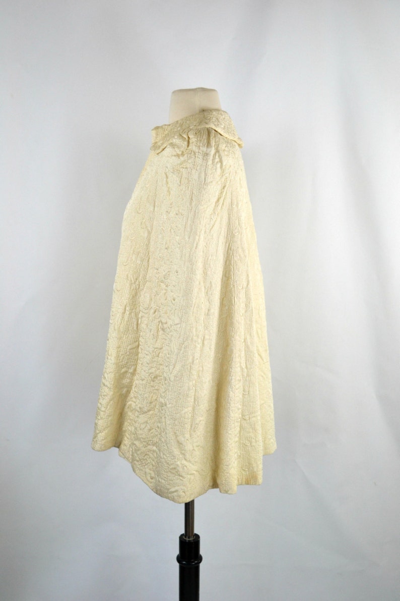 1940s Ivory Quilted Satin Cape or Bed Jacket Paisley Quilted - Etsy