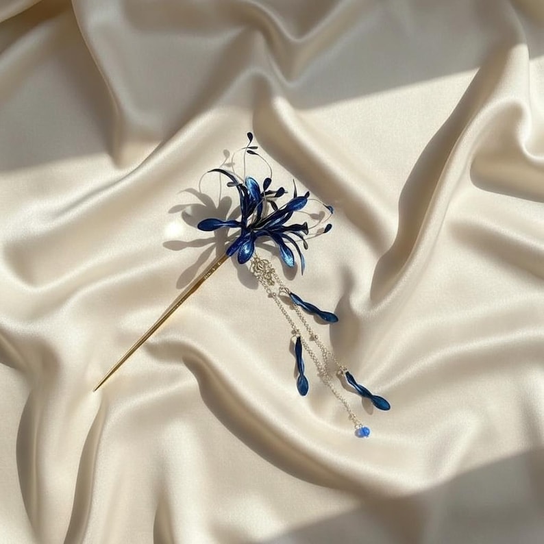 Spider Lily Hair Stick: Red Lycoris Radiata Kanzashi With Tassel - Etsy