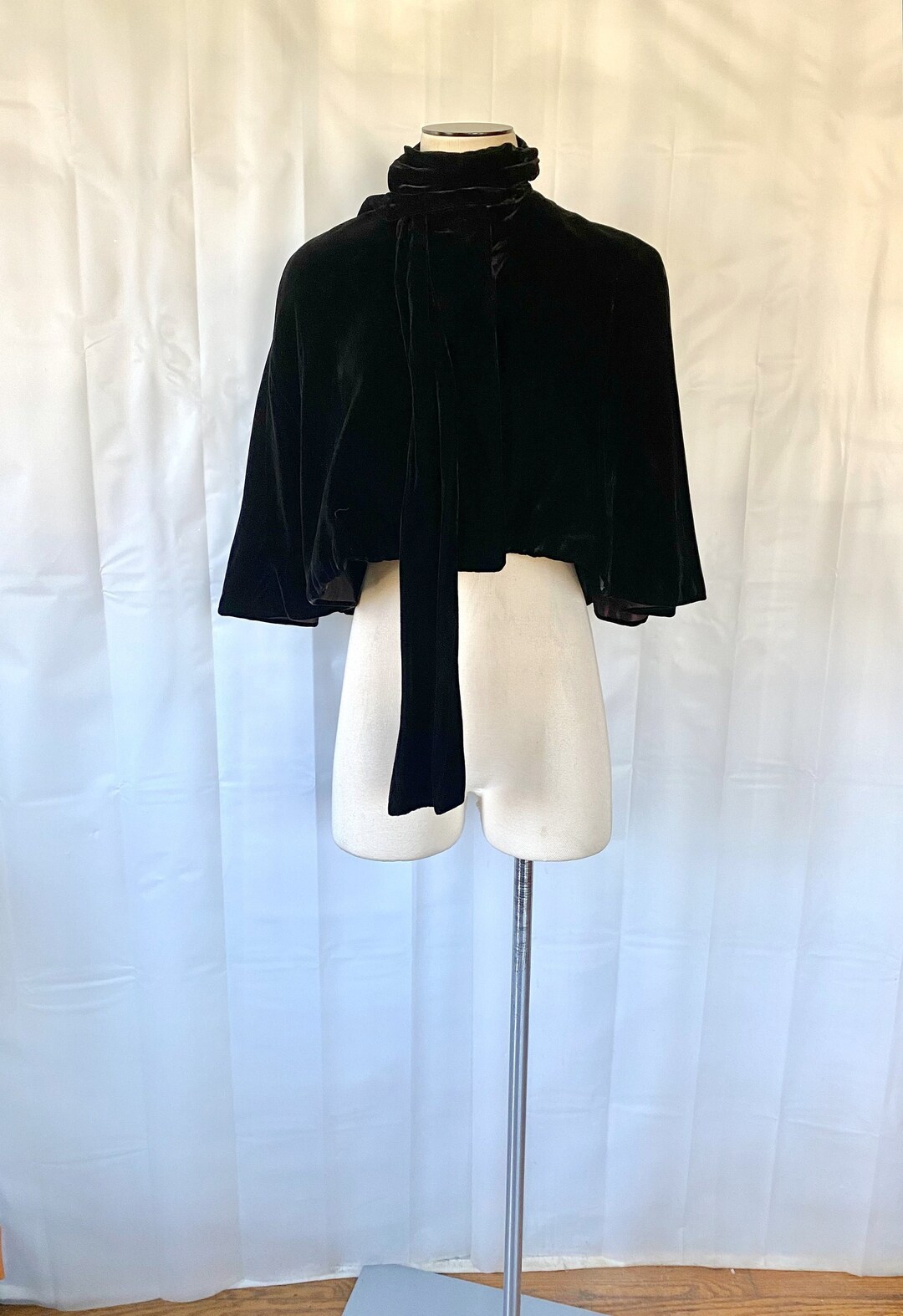 Vintage 1940 1950s Velvet Capelet Short Black Cape by Young - Etsy