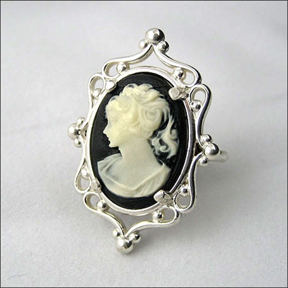 Classic Cameo Ring | Etsy