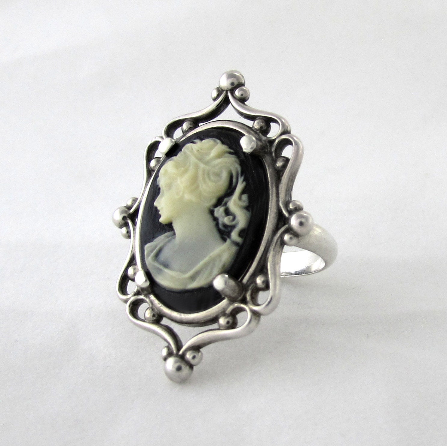 Classic Cameo Ring | Etsy
