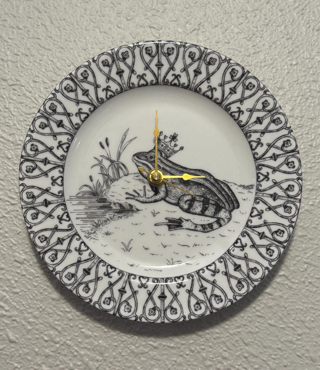 Frog King Plate Wall Clock – Black & White Whimsical Decor 8 X 8 - Etsy