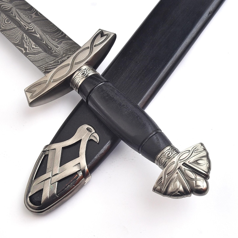 Ravencrest Medieval Dagger — Pattern-welded Damascus Blade With Ebony ...