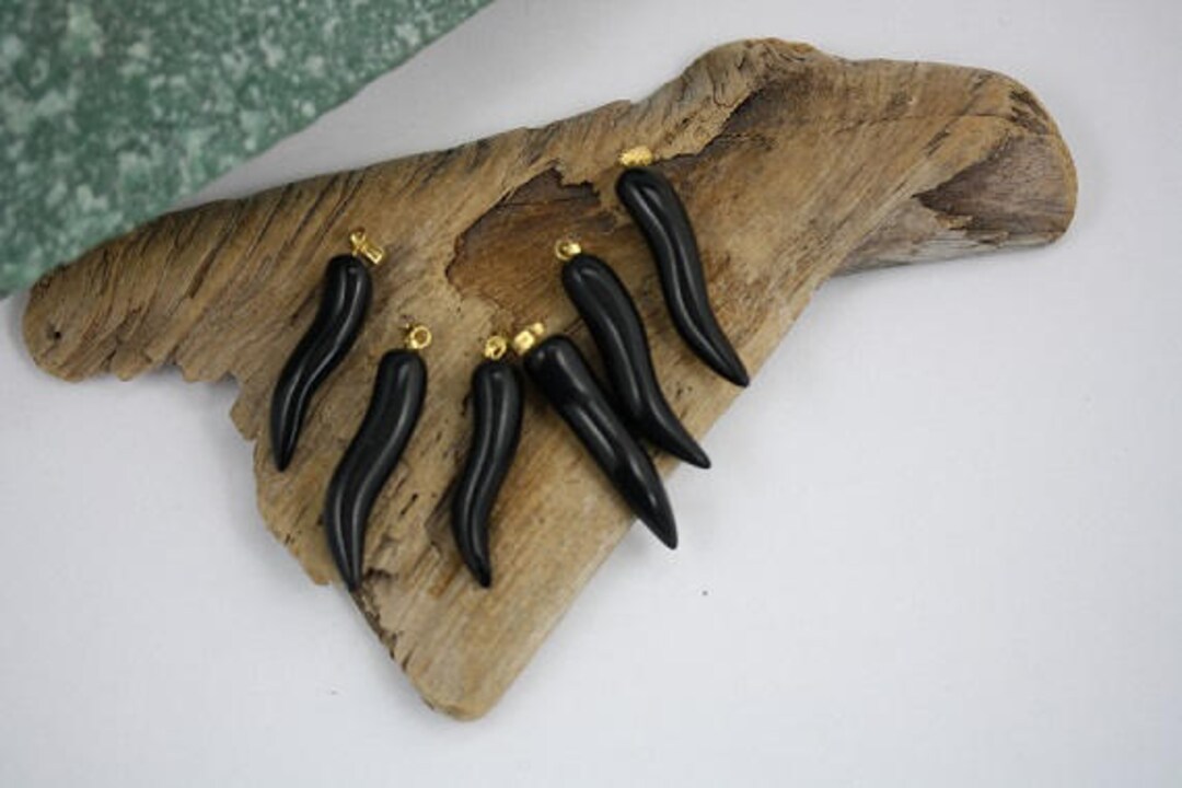 Blackstone Saber Tooth stone pendant Package of 6 - Etsy.de