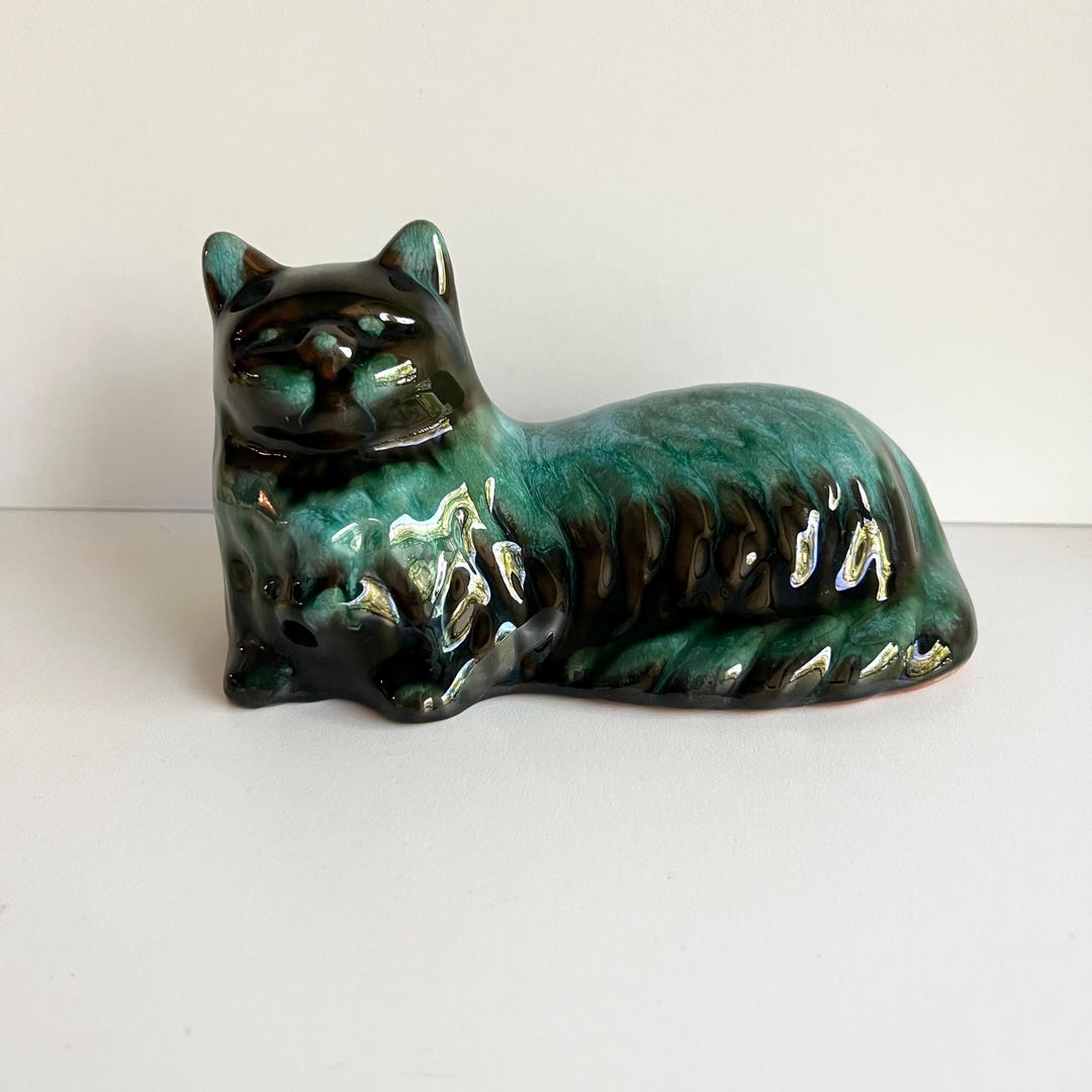 Blue Mountain Pottery, Lying Cat Figurine, BMP Black and Green Drip ...