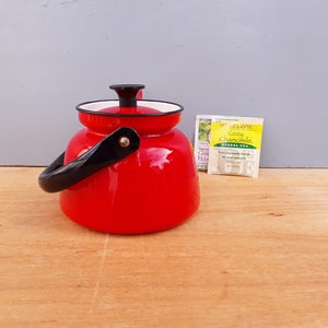 Vintage Red Enamel Teapot - Enamelware - Poland - 32 Oz - Graniteware ...