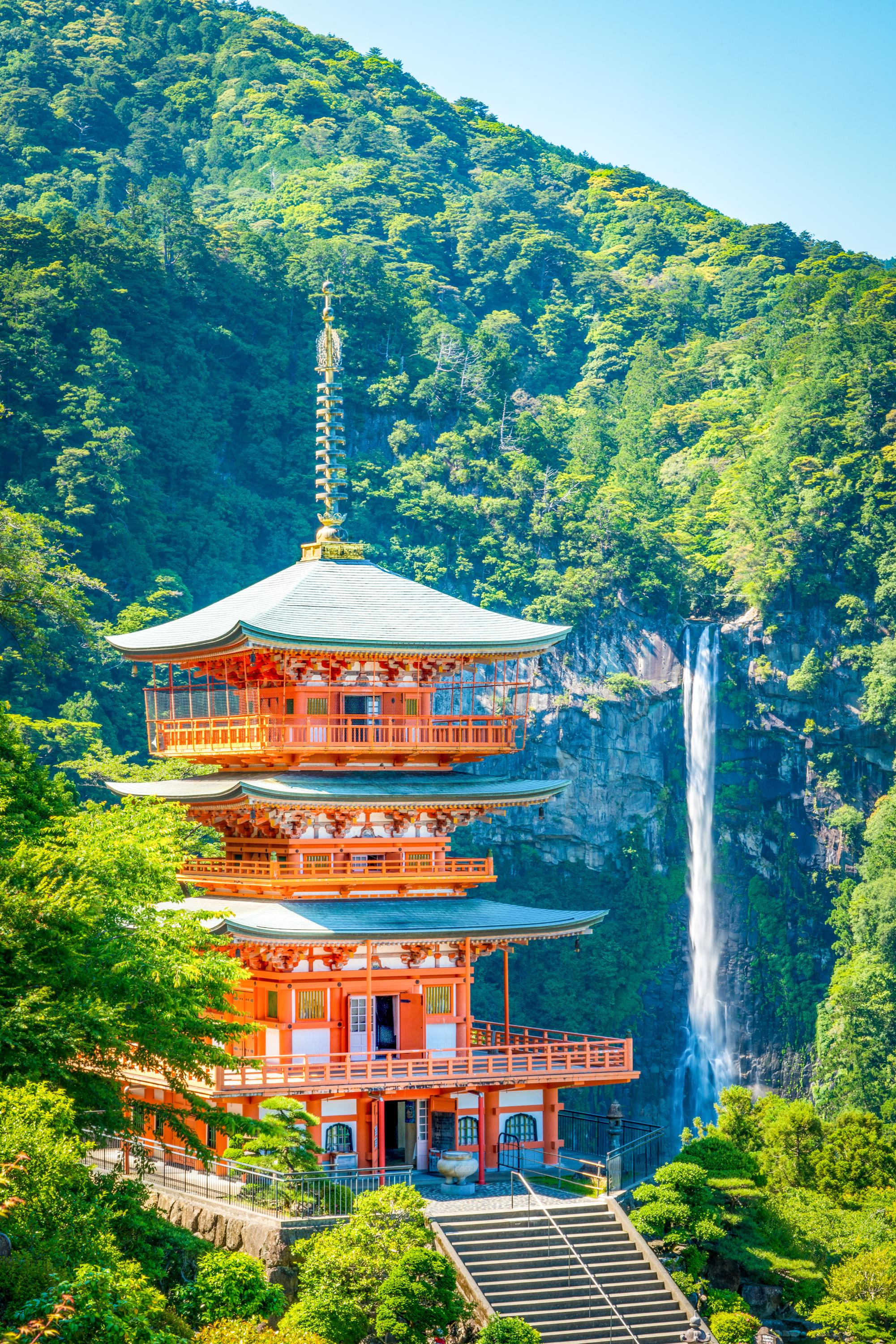 Japanese Shinto Shrine and Scared Waterfall | Kumano Nachi Taisha ...