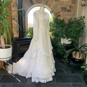 Vintage 1960s Ivory Lace Ruffle Bohemian Wedding Dress Queen Fit Gowns ...