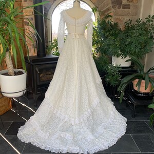 Vintage 1960s Ivory Lace Ruffle Bohemian Wedding Dress Queen Fit Gowns ...