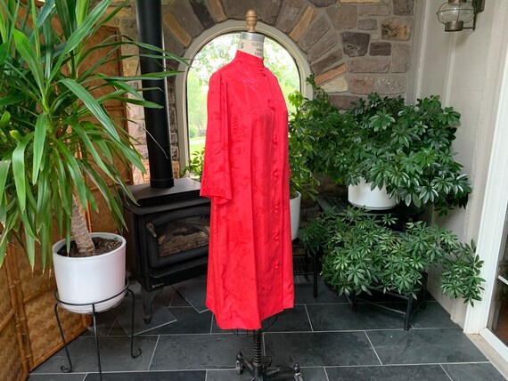 Vintage Asian Red Embossed Silk Button Front Dressing… - Gem