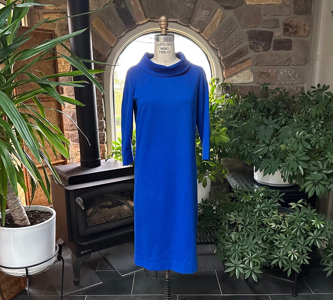 Vintage 1960s Royal Blue Boat Neck 3/4 Sleeve Shift Dress Fashioned by ...