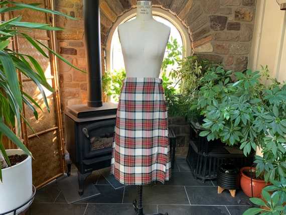 Vintage 1970s Ivory and Red Tartan Plaid Kilt Skirt w… - Gem