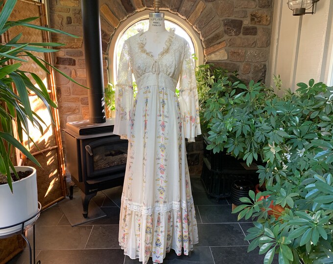 Vintage 1970s Ivory Floral and Lace Peasant Maxi Dress Gunne Sax Style ...