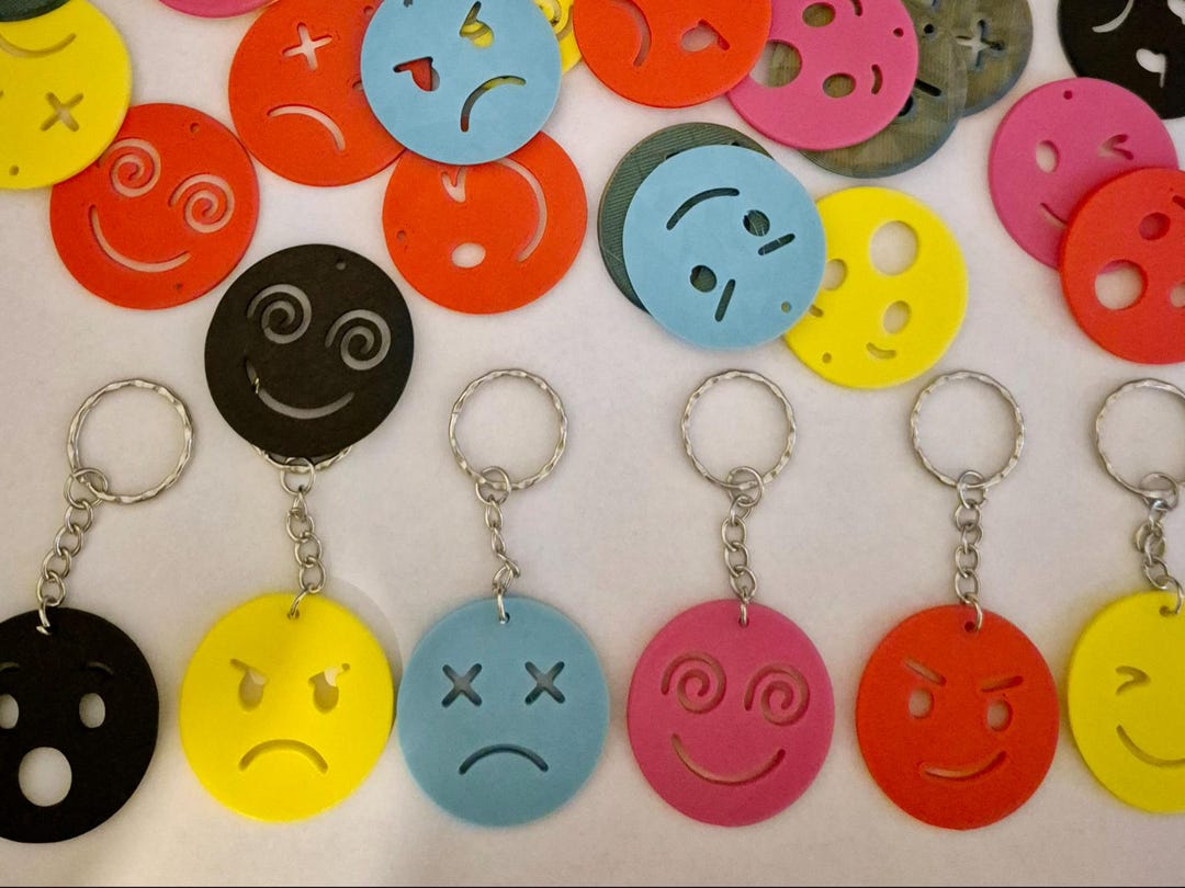 3D Printed Face Expression Keychains – Magical Emotion Tokens ...