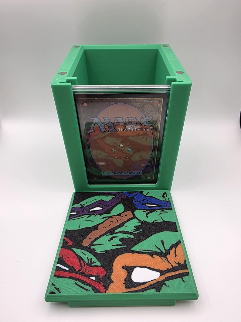 Magic the Gathering TMNT Commander Magnetic Deck Box With Display ...