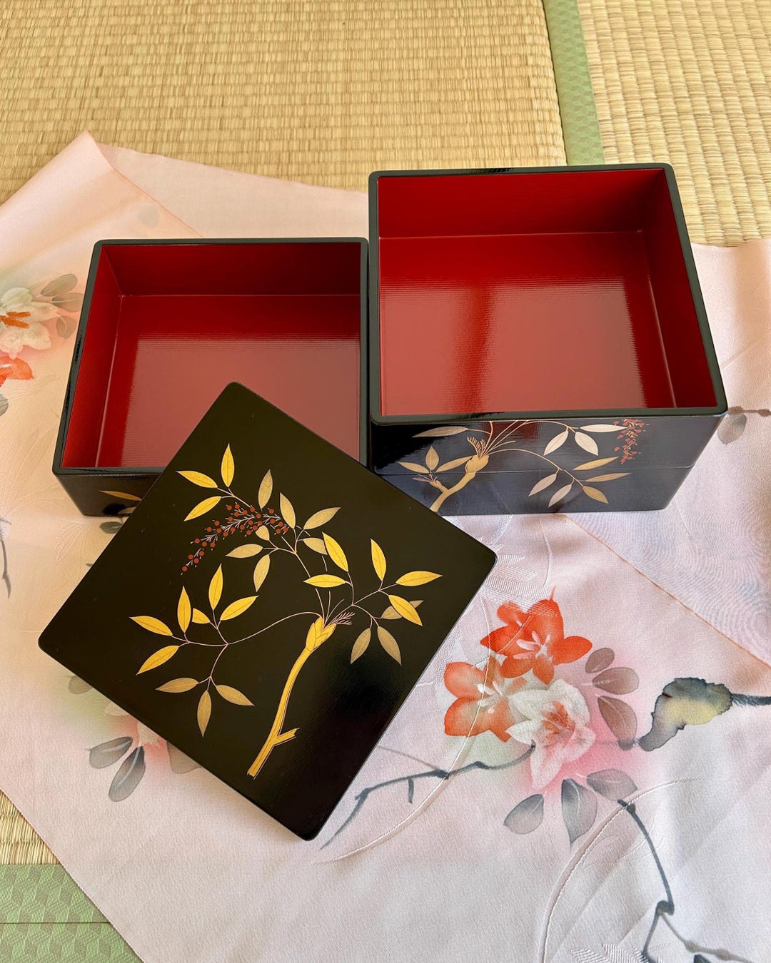 Japanese Echizen Lacquer 3-tiered Jubako | Nanten Meki-e, Wooden ...