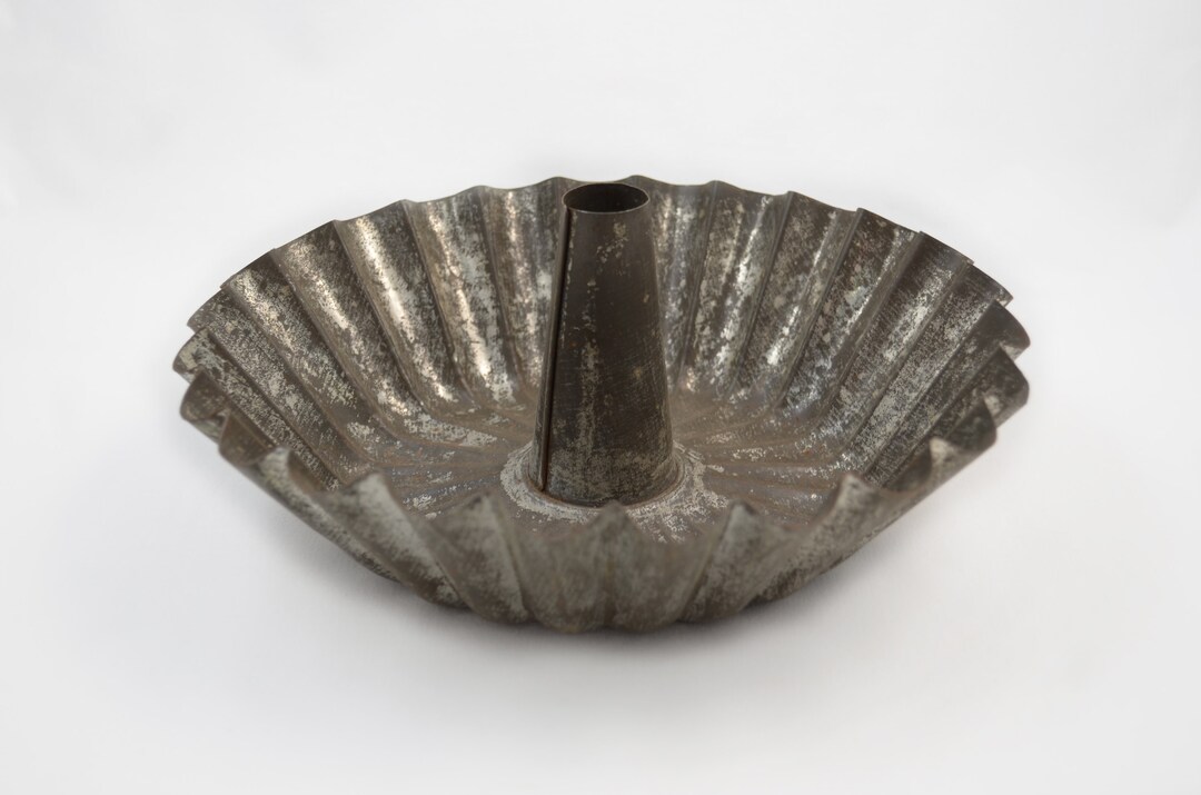 Vintage Fluted Tube Pan- Scalloped Tin - Dessert Pan - Cake Pan ...