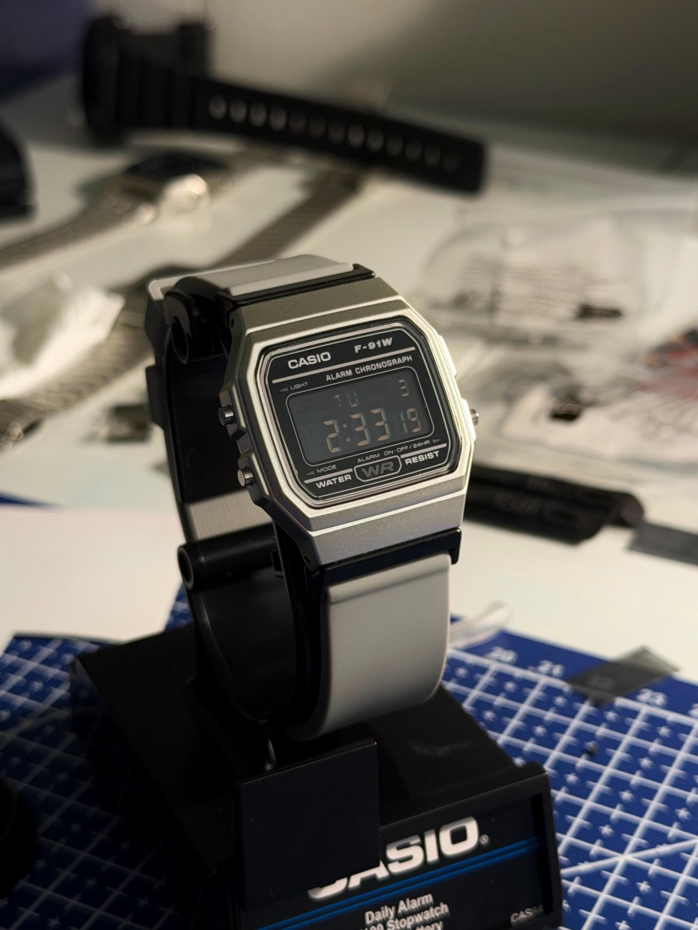 Casio F91 Grey Mod – Negative Display & Blue Backlight - Etsy