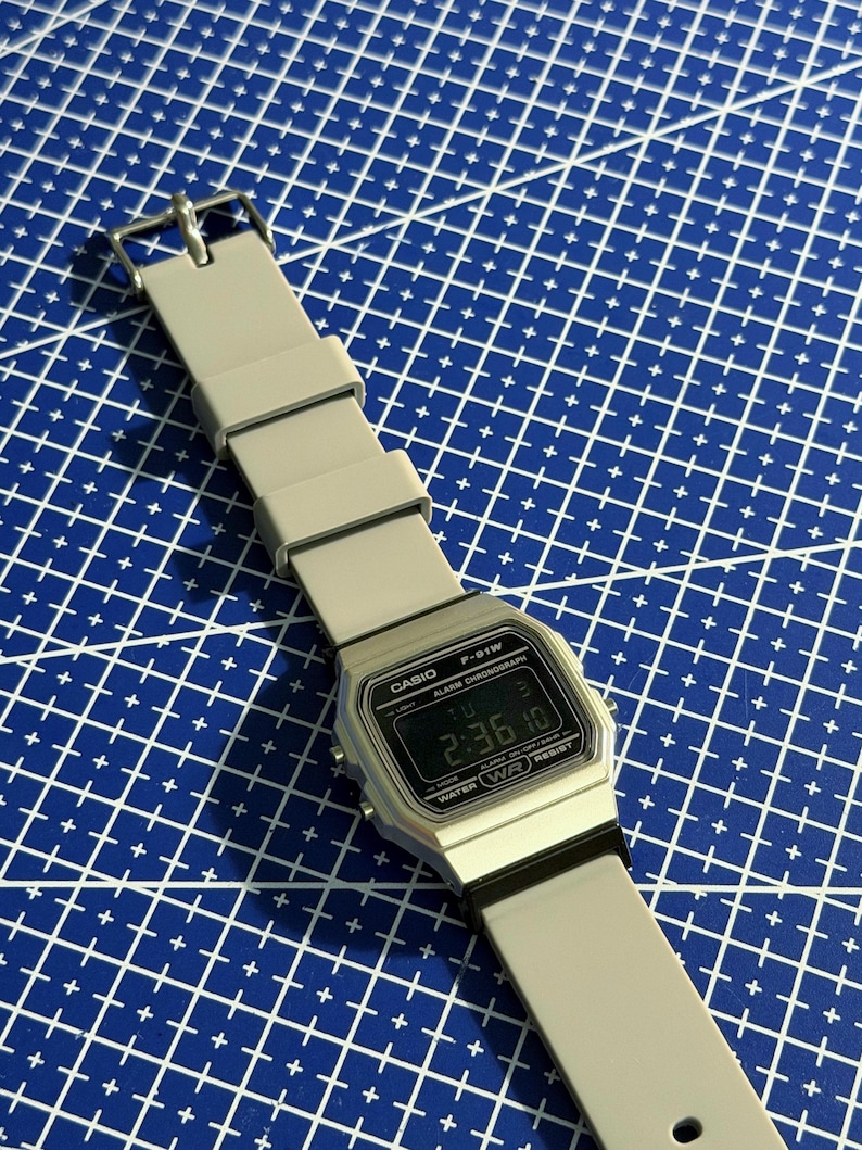 Casio F91 Grey Mod – Negative Display & Blue Backlight - Etsy