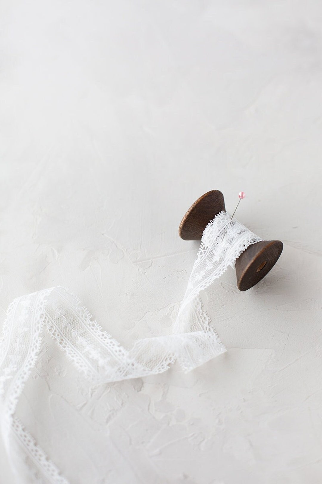 White Scalloped-edge Floral Lace Ribbon • 1" - Etsy