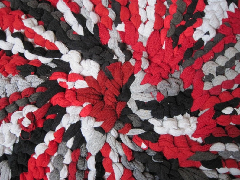 Hand-knitted T Shirt Rug Circular Rag Rug Crimson Red Black - Etsy