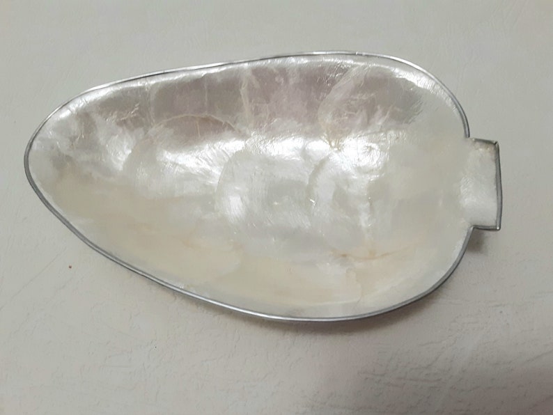 Capiz Shell Trays, Leaf Shaped Plate, Windowpane Oyster Tray ...