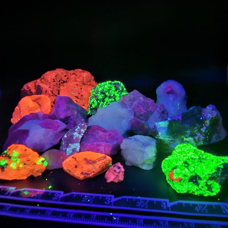 Fluorescent Minerals - Assorted 10 Pcs - Etsy