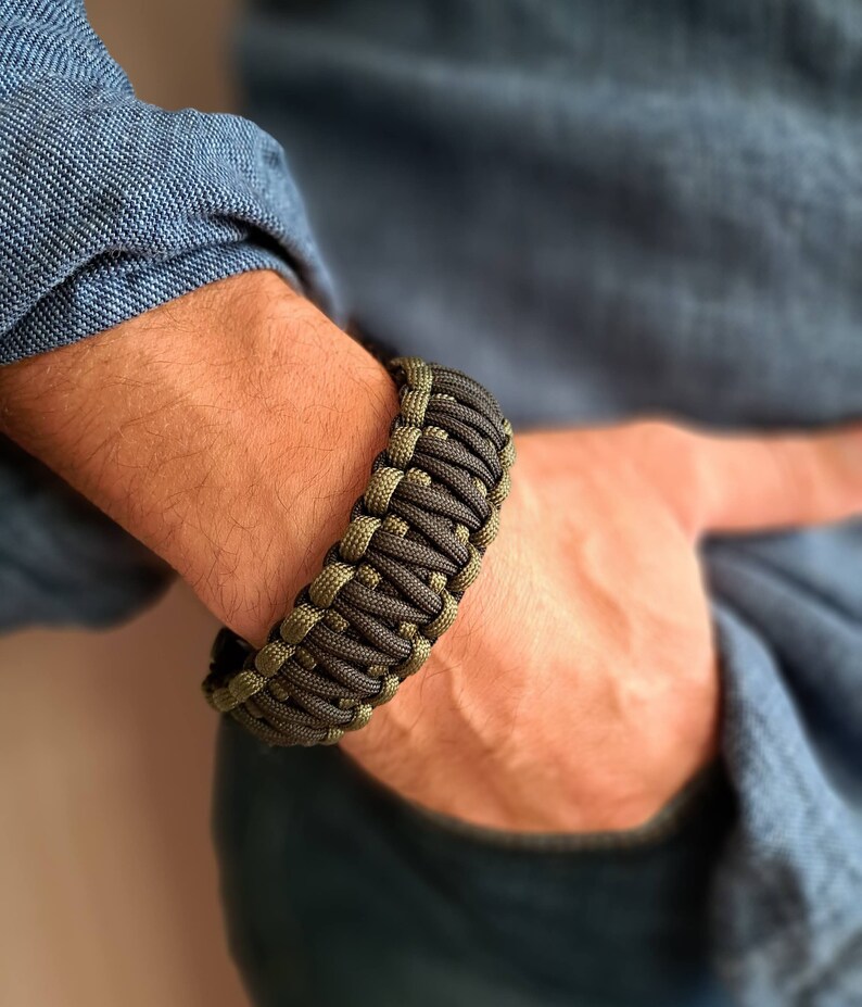 Paracord Survival Bracelet for Men Military Paracord Bracelet Rope ...