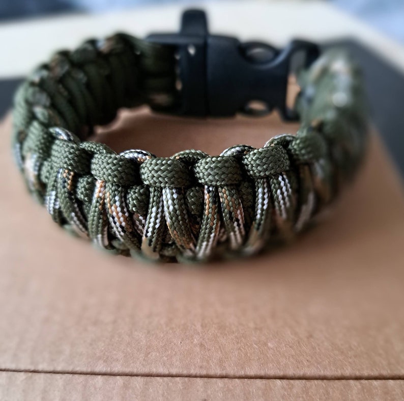 Paracord Survival Bracelet for Men Military Paracord Bracelet Rope ...