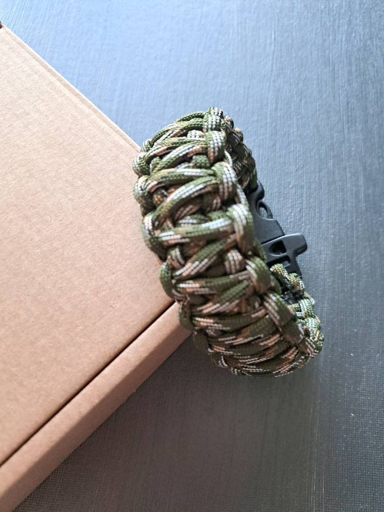 Paracord Survival Bracelet for Men Military Paracord Bracelet Rope ...