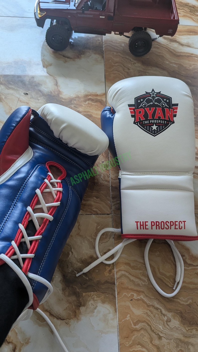 Gants de boxe à lacets personnalisés : nom, logo et équipement de ...