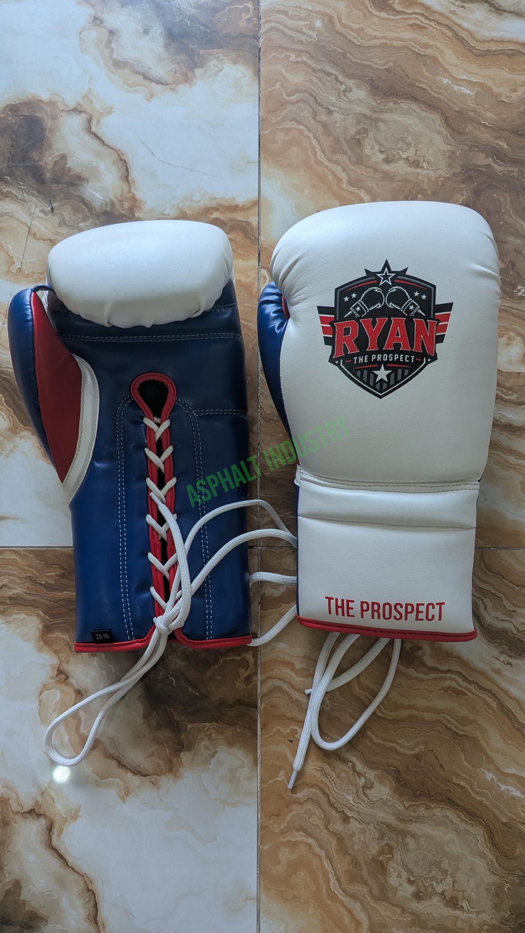 Gants de boxe à lacets personnalisés : nom, logo et équipement de ...