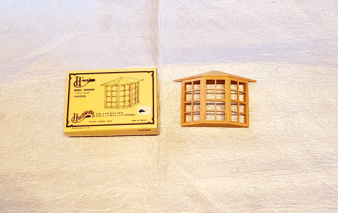 MODEL WINDOW 1/24 Scale, HOUSEWORKS #H5008, Wood, Size 4 5/8" W X 3-3/8 ...