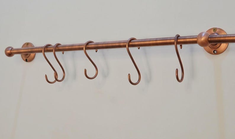Riel para ollas de cobre antiguo con ganchos en forma de S de latón ...