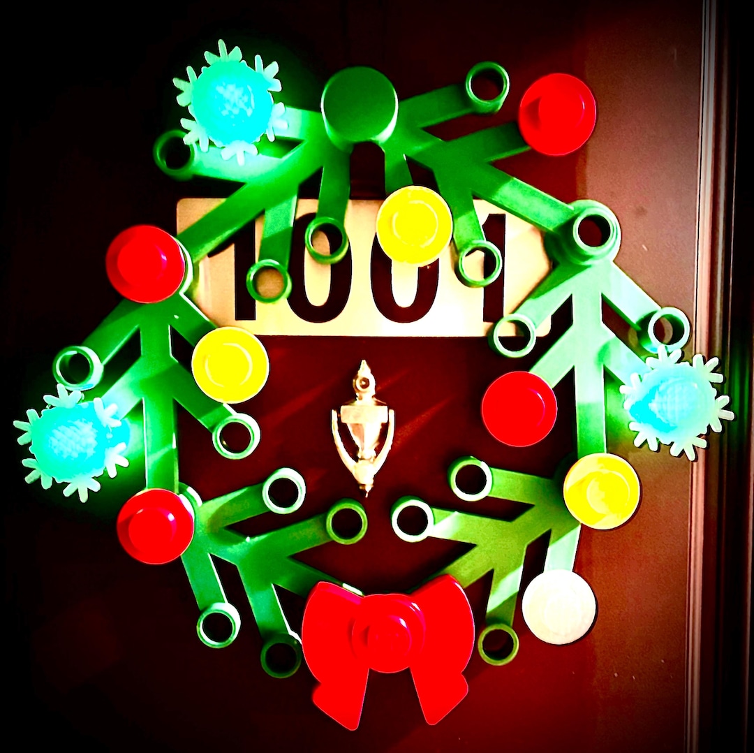 Custom 3D Printed Light-up Brick Style Wreath • LED Snowflakes in Red ...