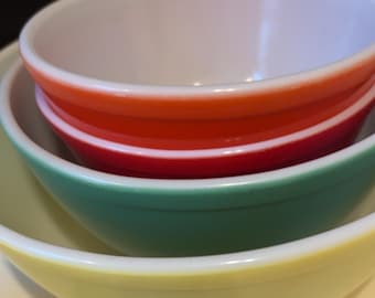 Vintage Pyrex Nesting Bowls, Primary Colors, 4 Piece Set - Etsy