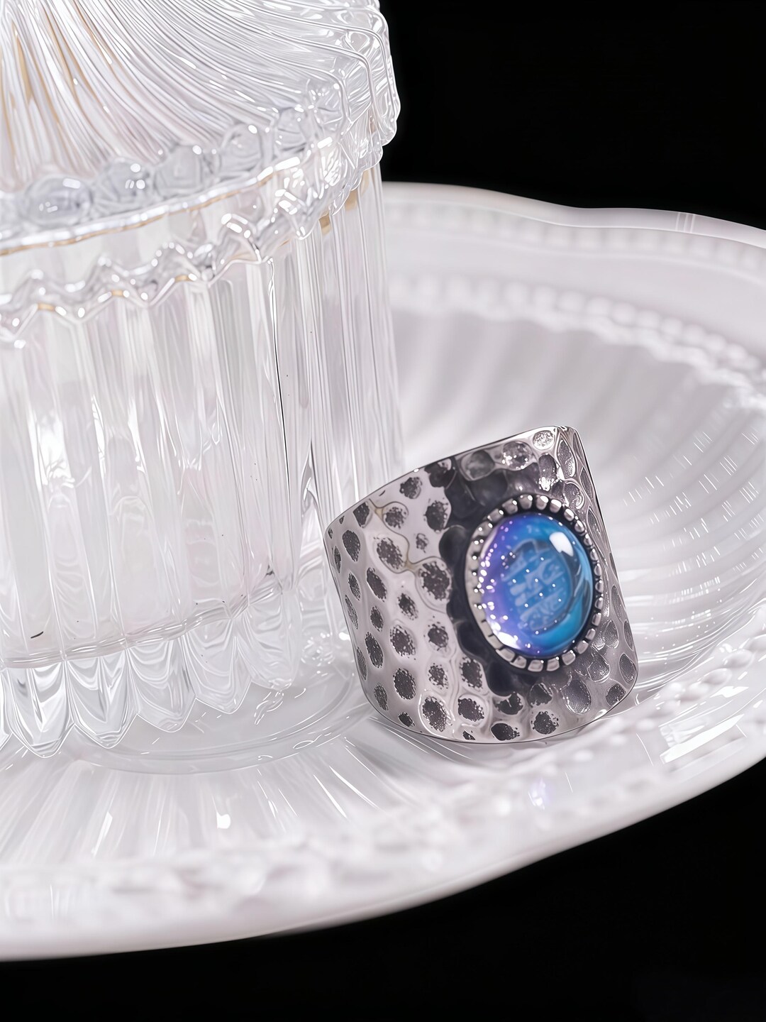 Vintage Knight Armor Gem Ring–color-changing Accessory for Medieval ...