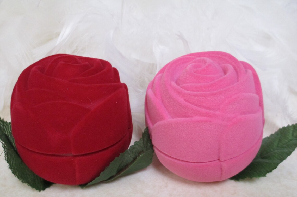 Pink Passion Valentine Wired Rose Button Ring With Rose Shaped Box by A ...