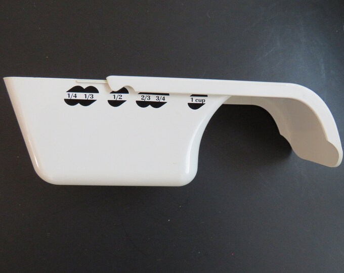 The Pampered Chef Adjustable Measuring Cup - Plastic Sliding Top Dry ...