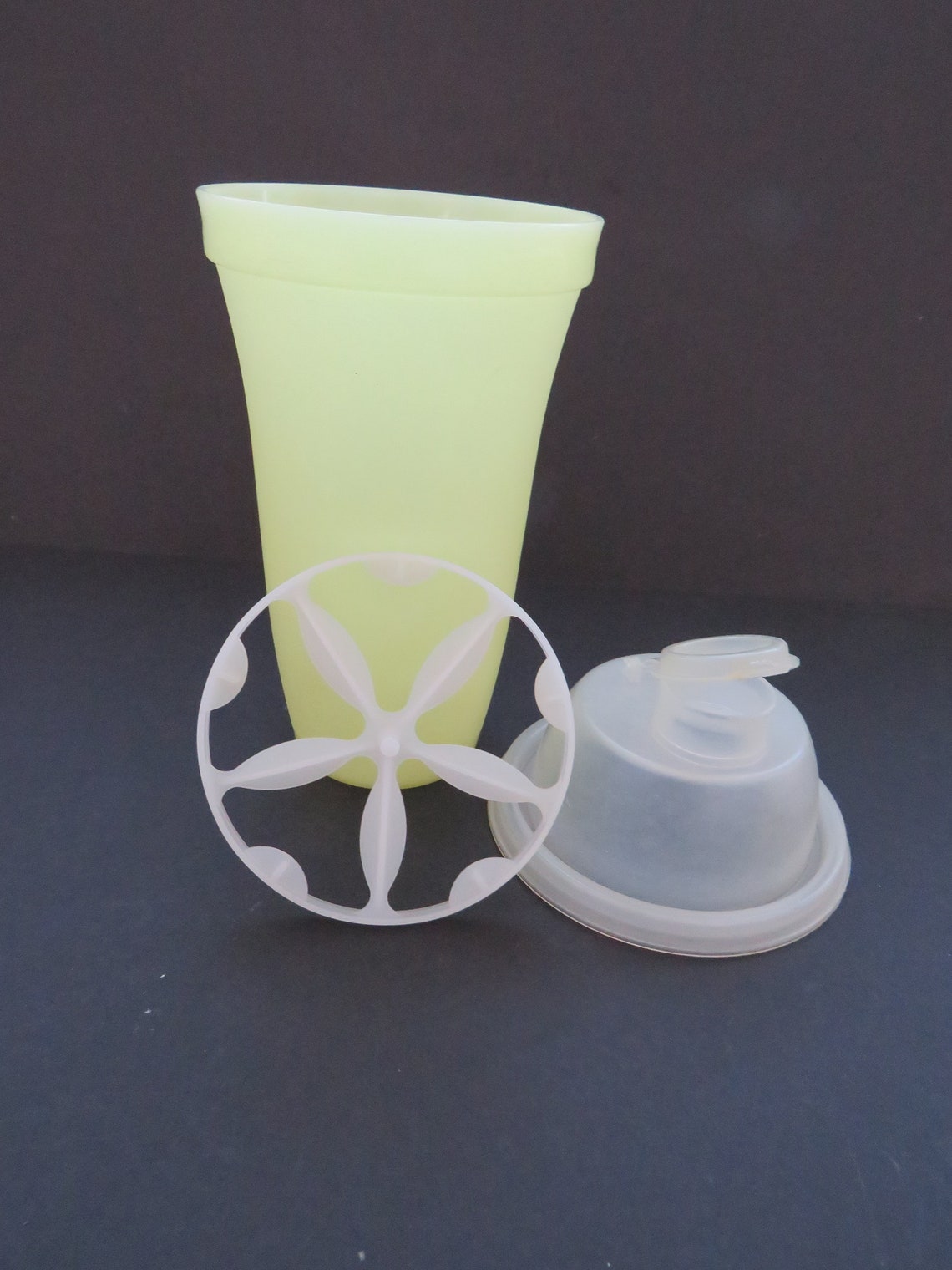 1970s TUPPERWARE Quick Shake Container 3 Pieces Yellow - Etsy