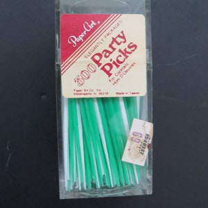 Plastic Party Picks by Paper Art - 300 Green White Cocktail Toothpicks ...