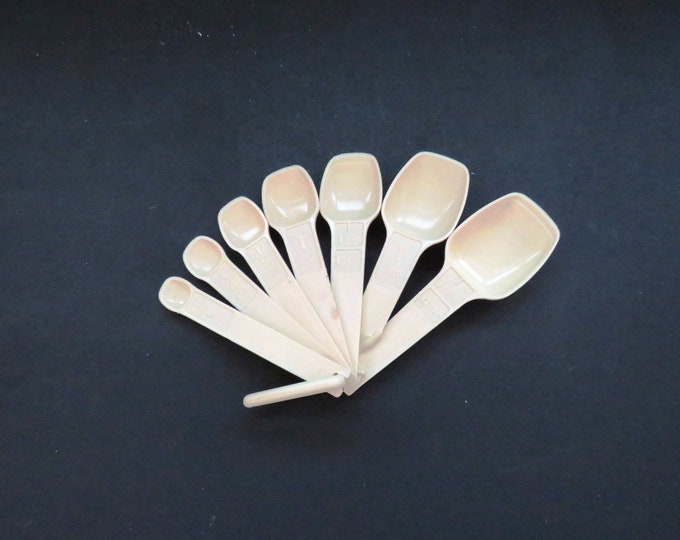 1970s Tupperware Measuring Spoons - Set of 7 - Retro Cream Vintage ...