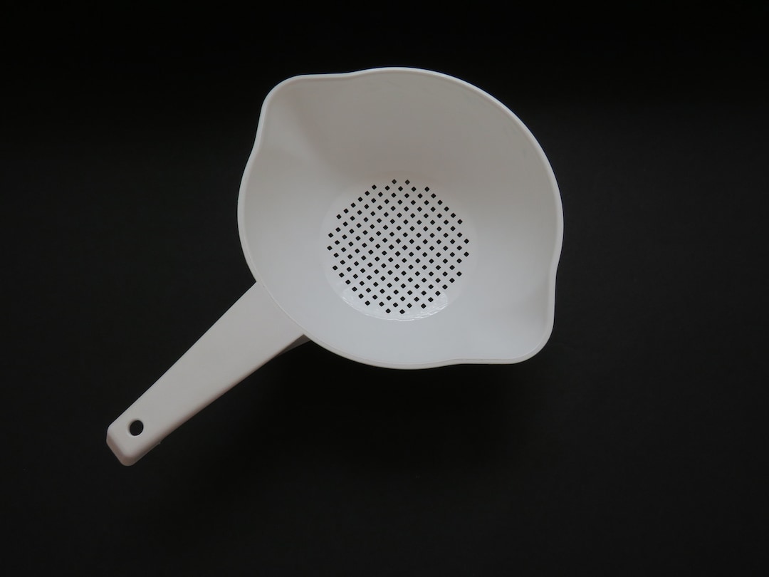 Vintage 1 Quart White Tupperware Colander - Footed Pasta Strainer ...