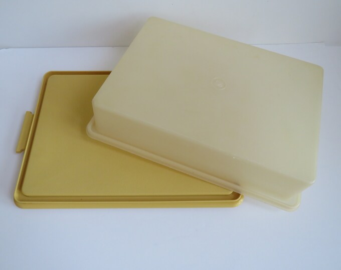 Tupperware Sheet Cake Cupcake Taker - 2 Piece Rectangle Harvest Gold ...