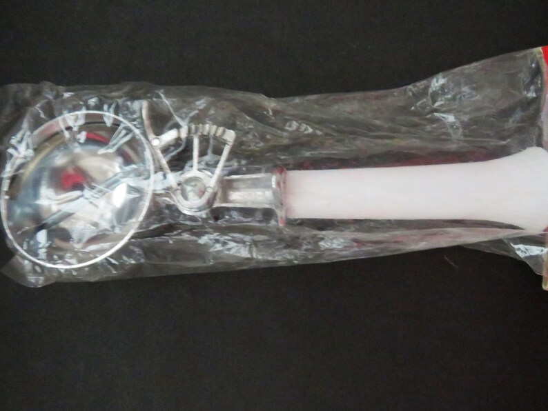 1982 Vintage Ice Cream Scoop by Fairgrove - Round Shaped Scooper Dipper ...